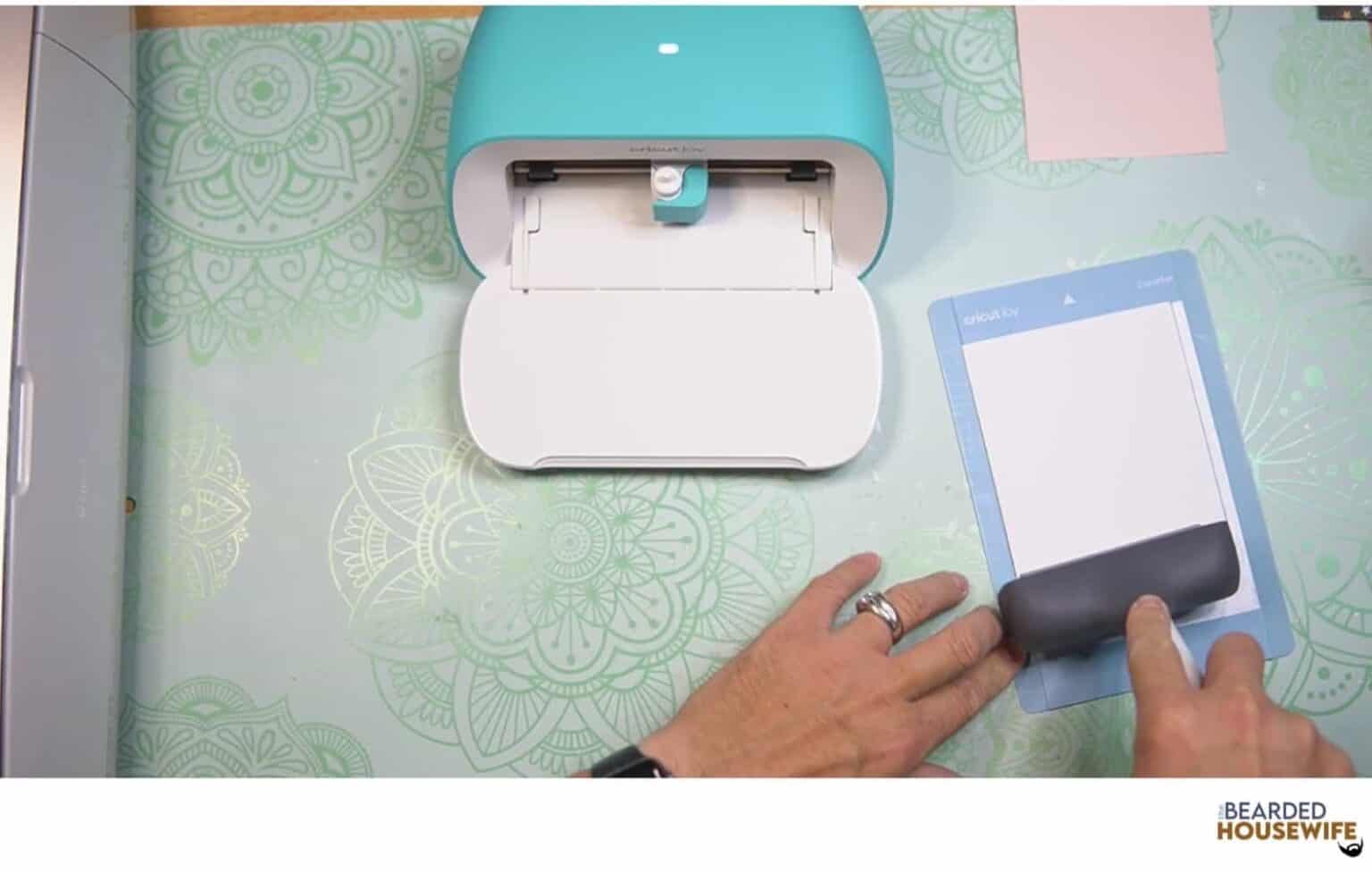 How to Make Gingerbread Cookie Insert Cards - The Bearded Housewife